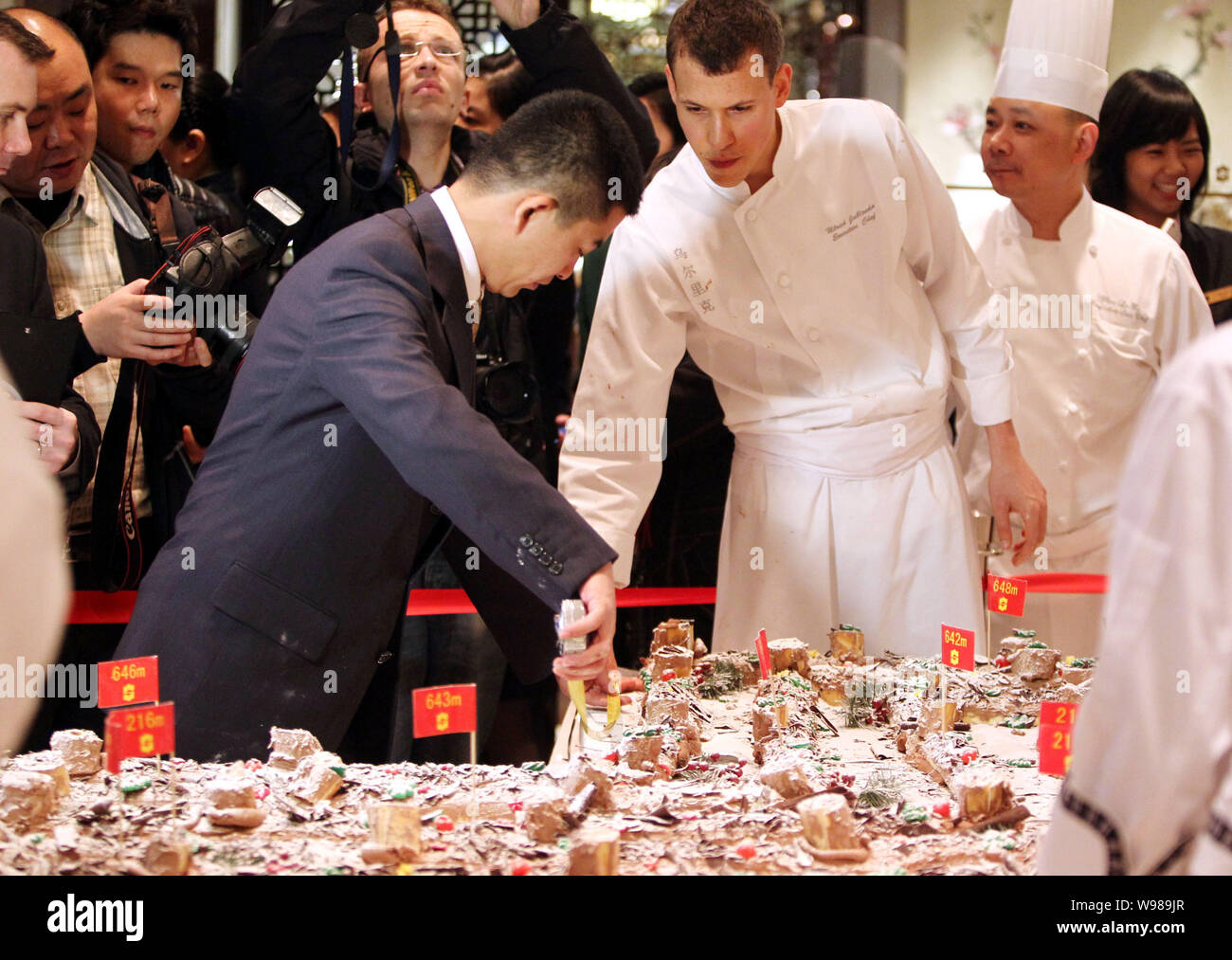 A chef and a representative from the Guinness Book of World Records ...