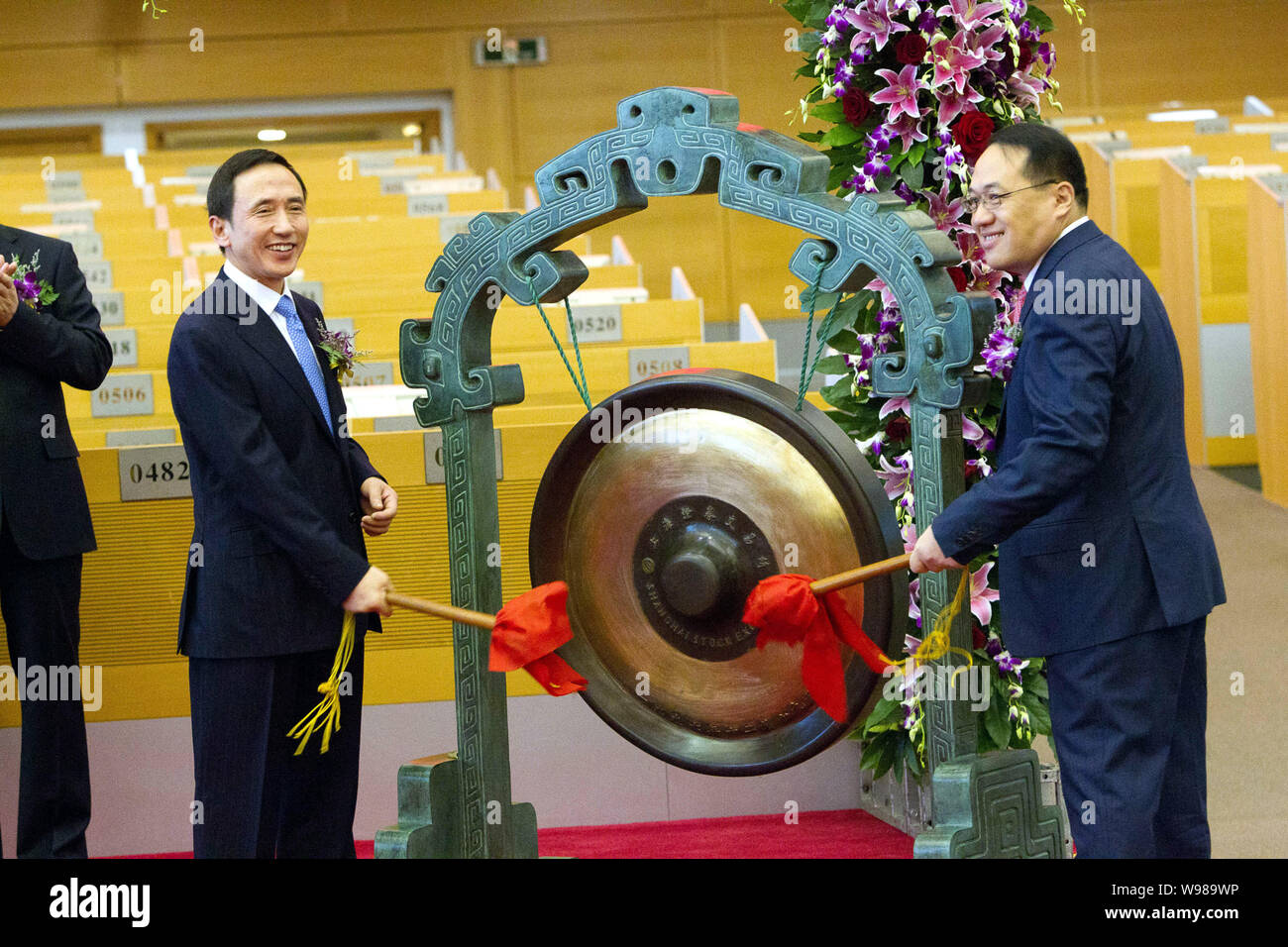 Fan Jixiang, left, Chairman and President of Sinohydro Group, and Yan ...