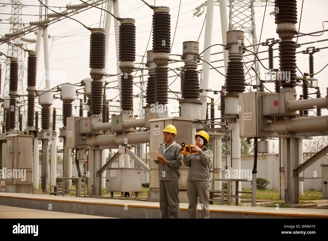 Electrical equipments hi-res stock photography and images - Alamy