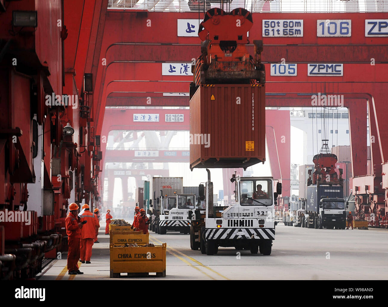 Waigaoqiao terminal hi-res stock photography and images - Alamy