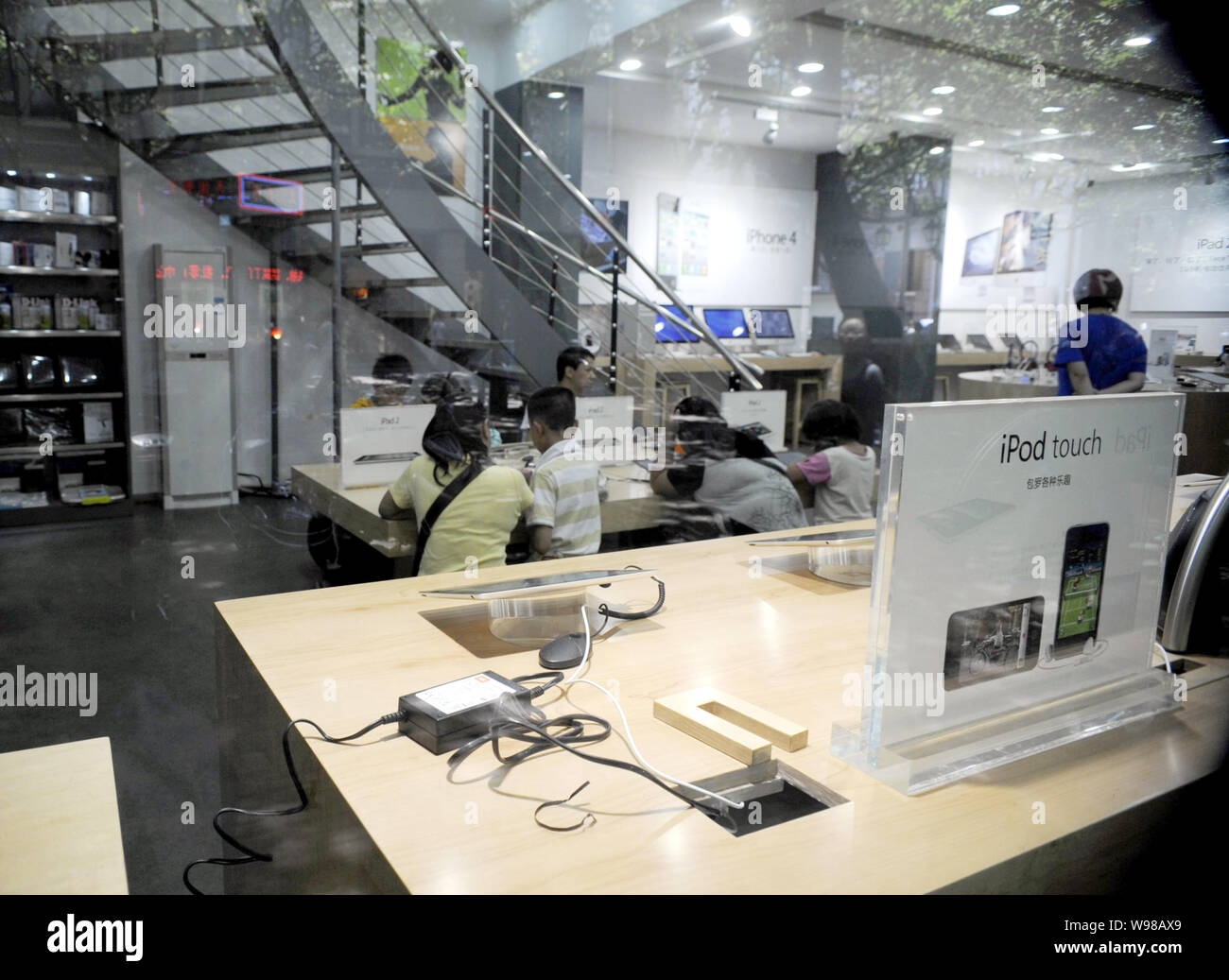 Fake apple store in kunming hi-res stock photography and images - Alamy