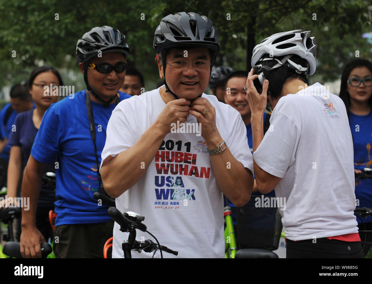 U.S. ambassador to China Gary Locke (left in white), his wife, Mona Lee ...