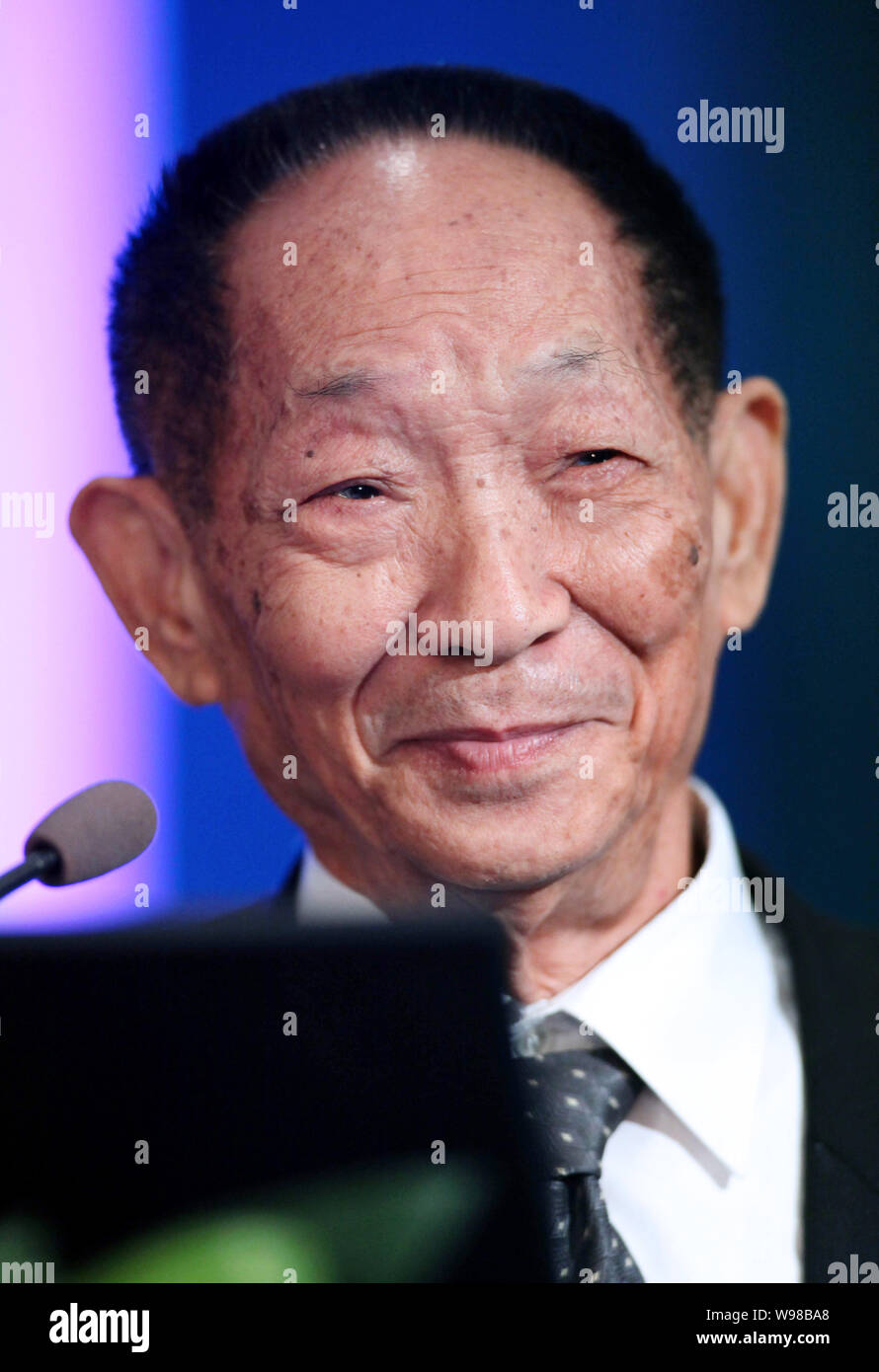 China hybrid rice hi-res stock photography and images - Alamy