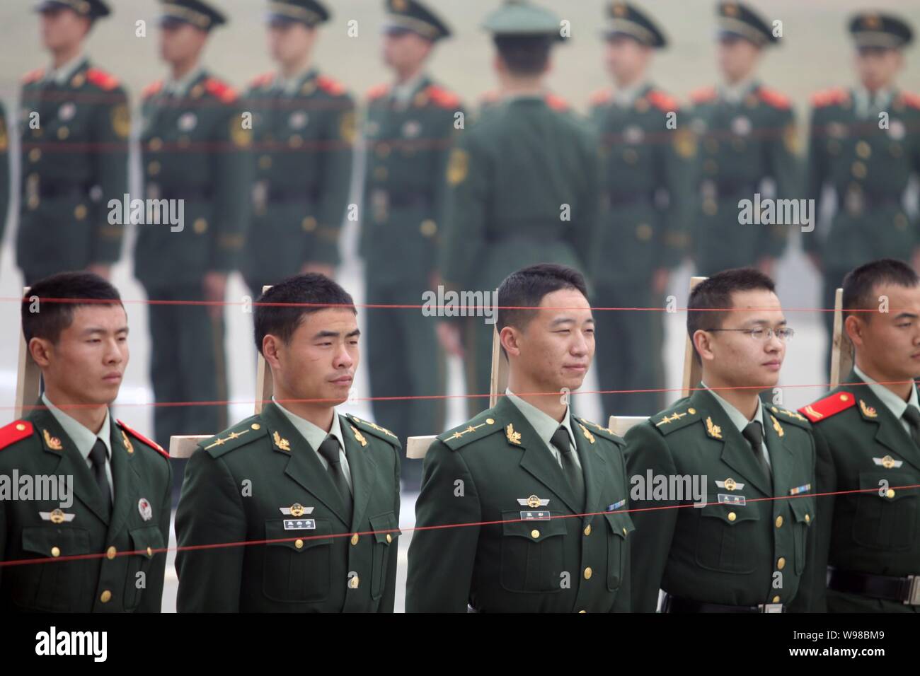 Alignment stand hi-res stock photography and images - Alamy