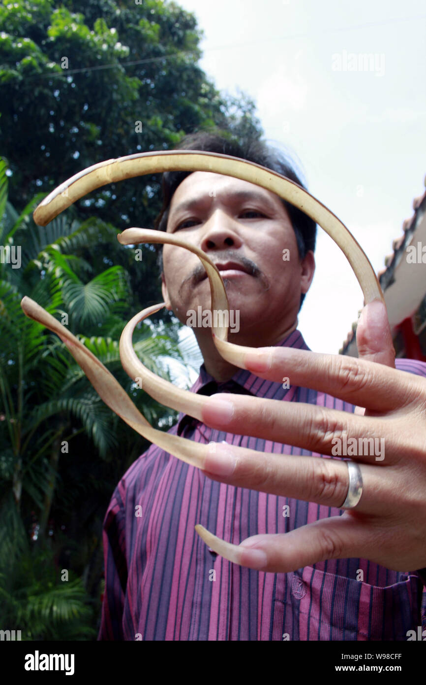 Long fingernails china hi-res stock photography and images - Alamy