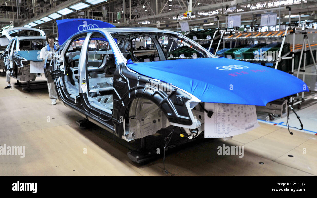 Volkswagen car assemble hi-res stock photography and images - Alamy