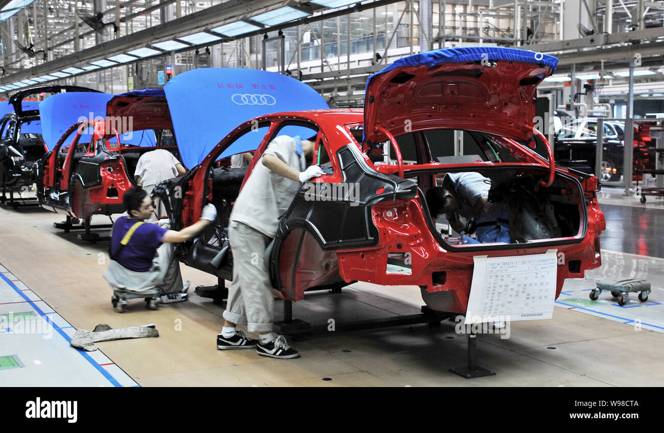 Volkswagen car assemble hi-res stock photography and images - Alamy