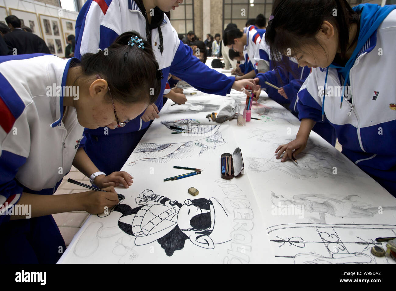 Draw cartoon hi-res stock photography and images - Alamy