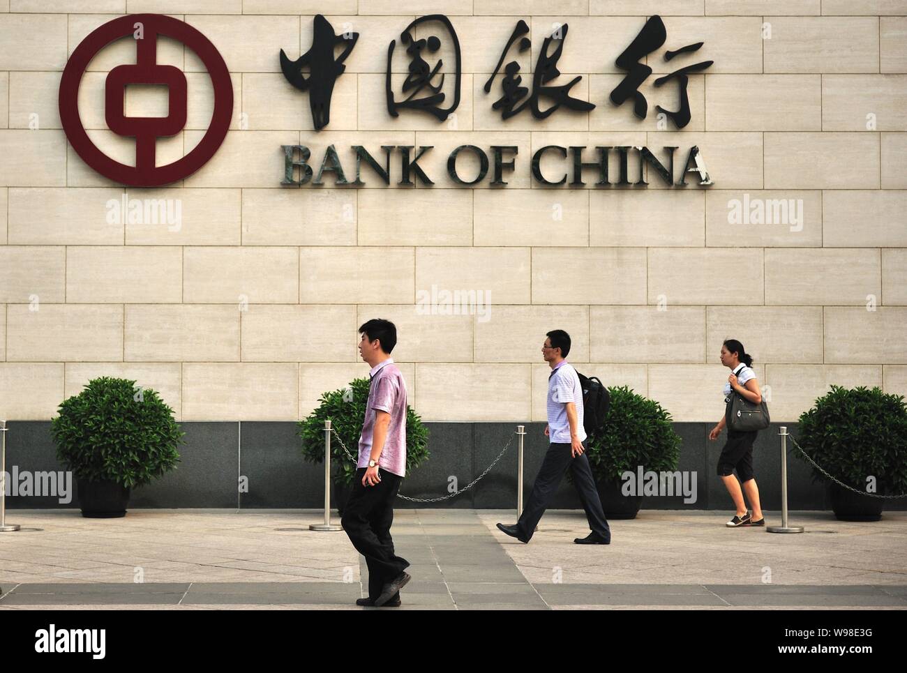 --File--Pedestrians walk past a branch of Bank of China (BoC) in ...