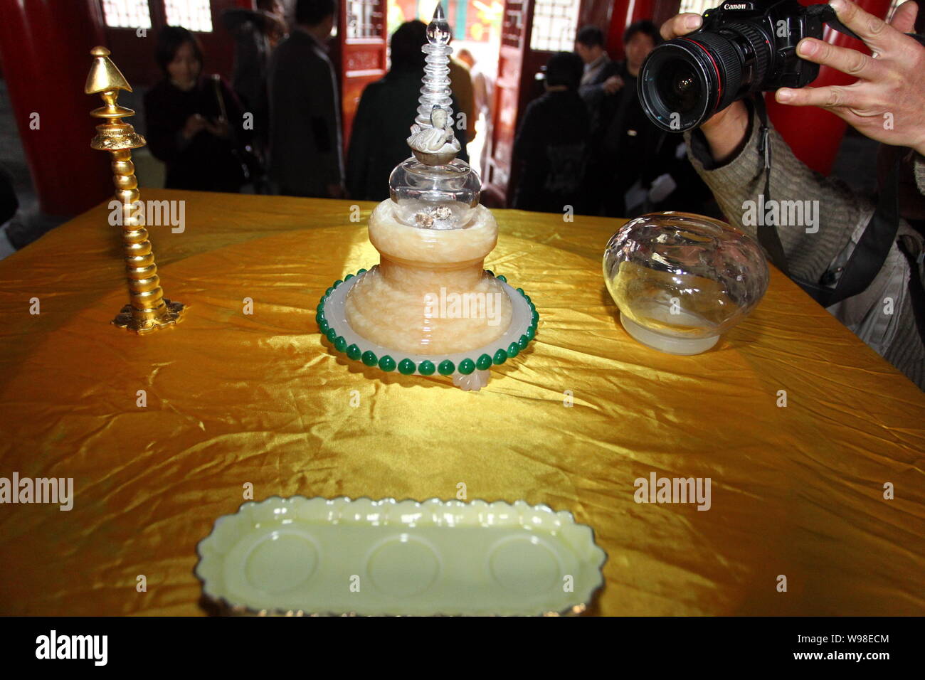 Temple sarira hi-res stock photography and images - Alamy