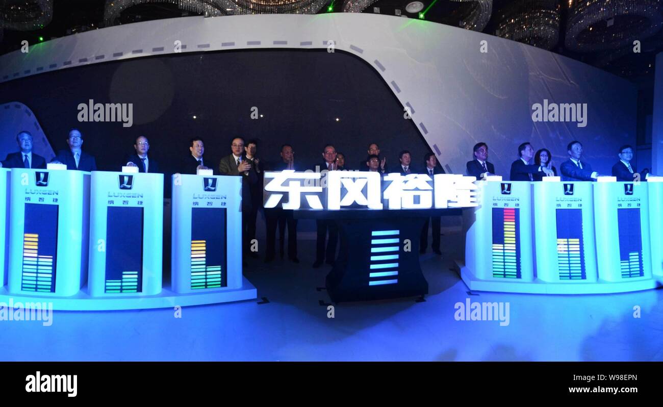 --File--Officials and top executives from Dongfeng Motor and Yulon ...