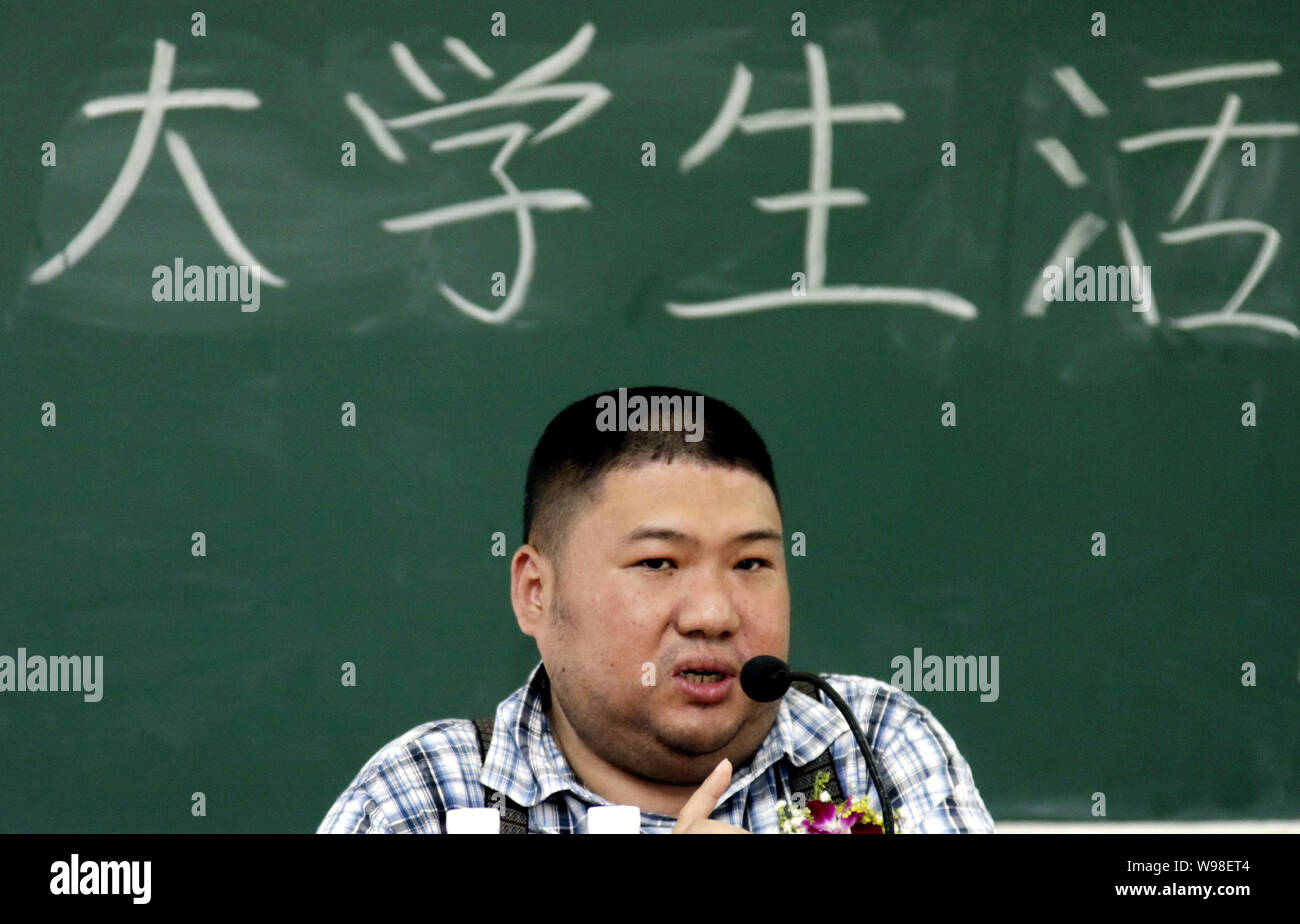 Chinese General Mao Xinyu, grandson of Mao Zedong, speaks to young ... Chinese General Mao Xinyu, grandson of Mao Zedong, speaks to young ...
