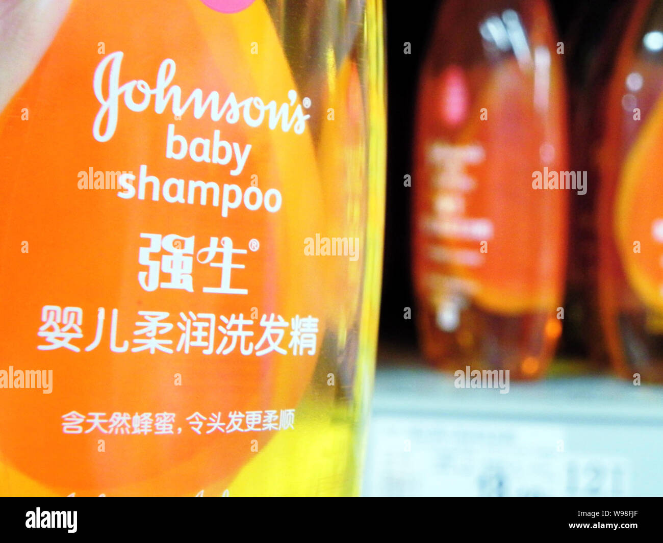 Shampoo supermarket china hi-res stock photography and images - Alamy