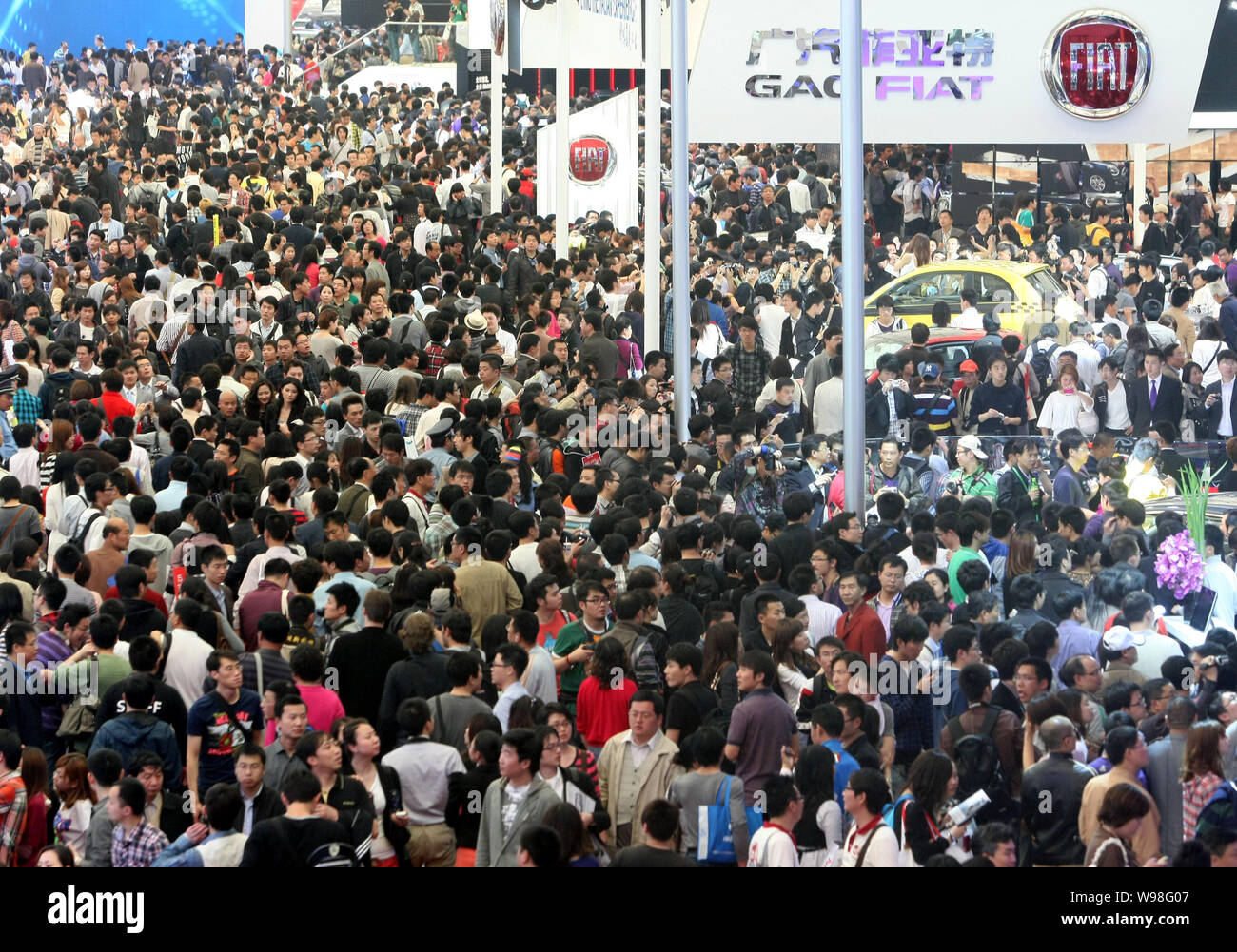 Visitors crowd booths at the 14th Shanghai International Automobile ...