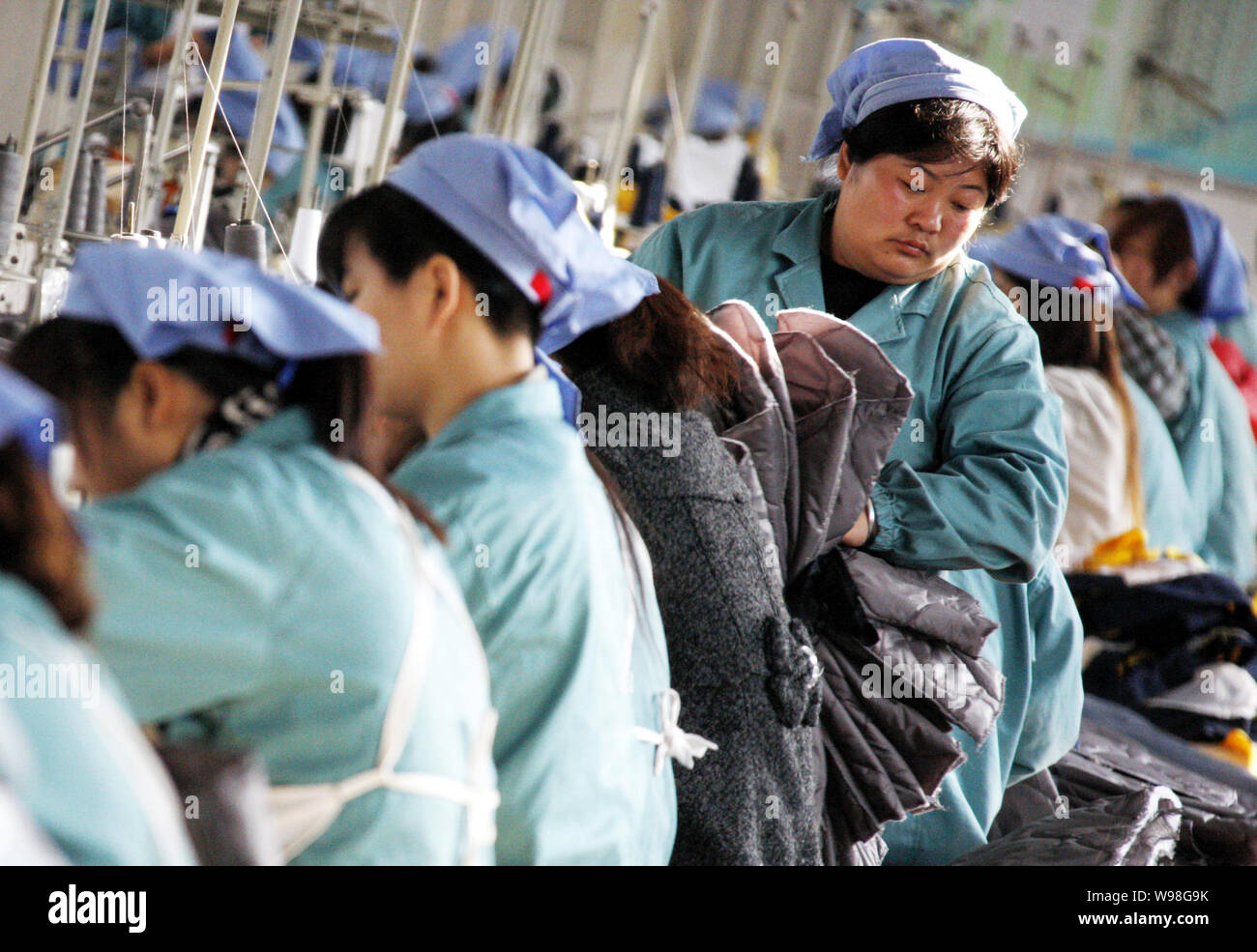 Labor intensive textile hi-res stock photography and images - Alamy