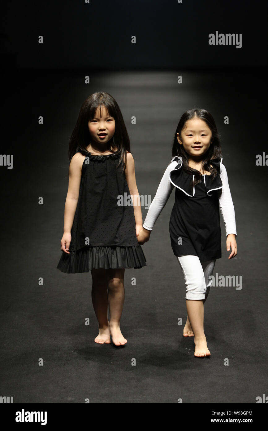 Child models hi-res stock photography and images - Alamy