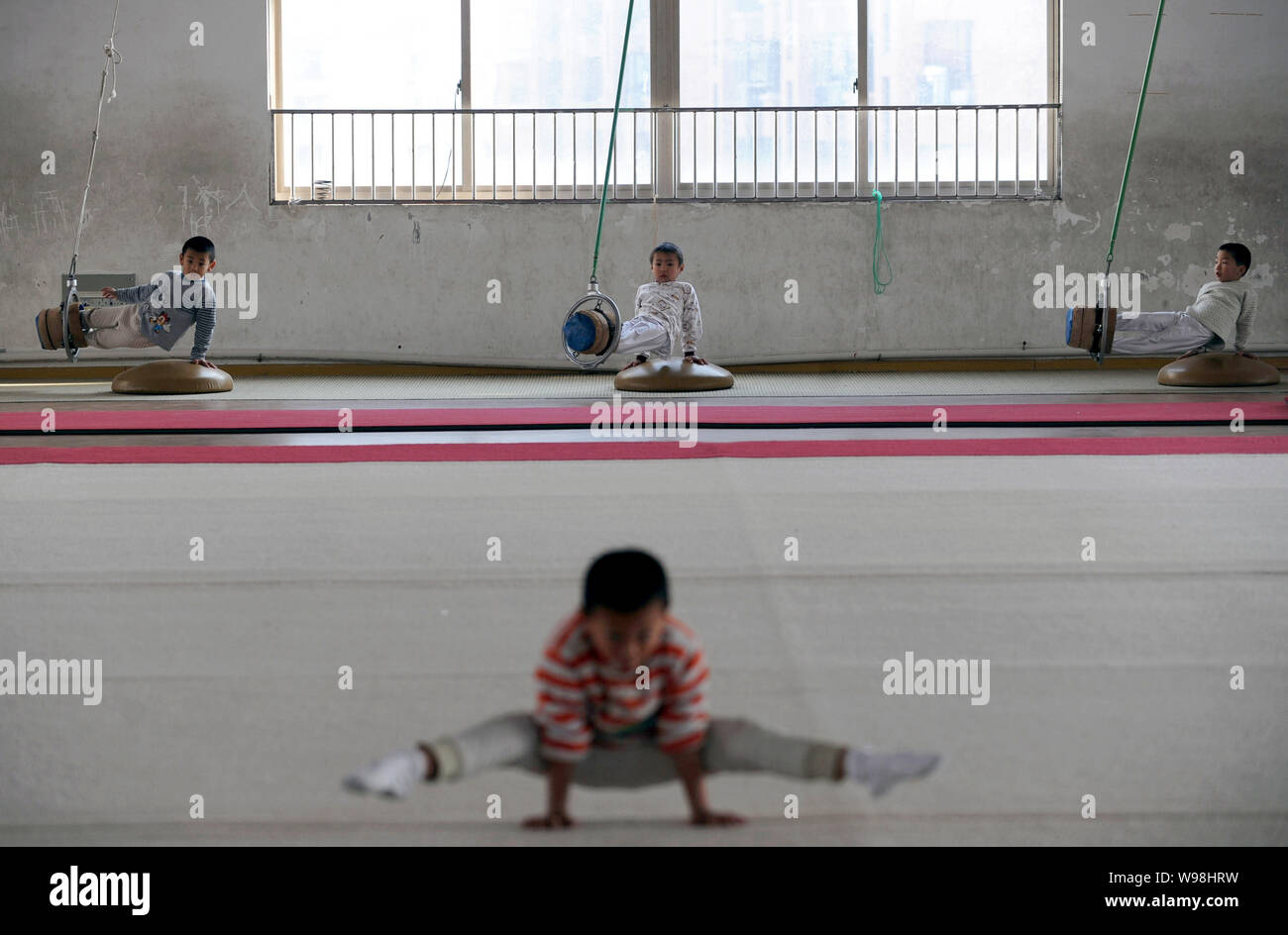Children gymnastics hall hi-res stock photography and images - Alamy