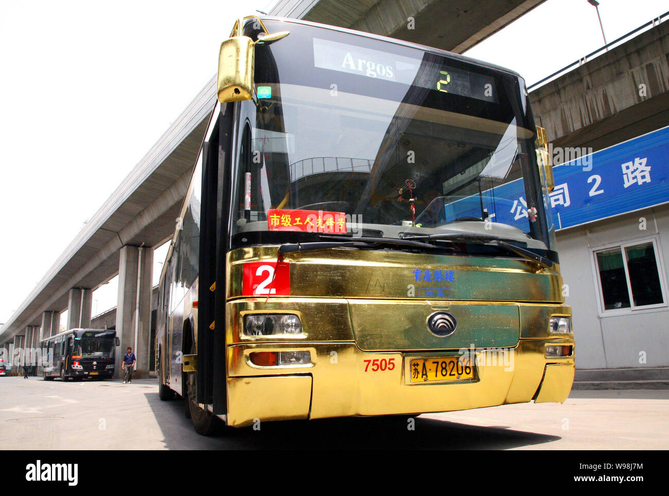 No 2 bus hi-res stock photography and images - Alamy