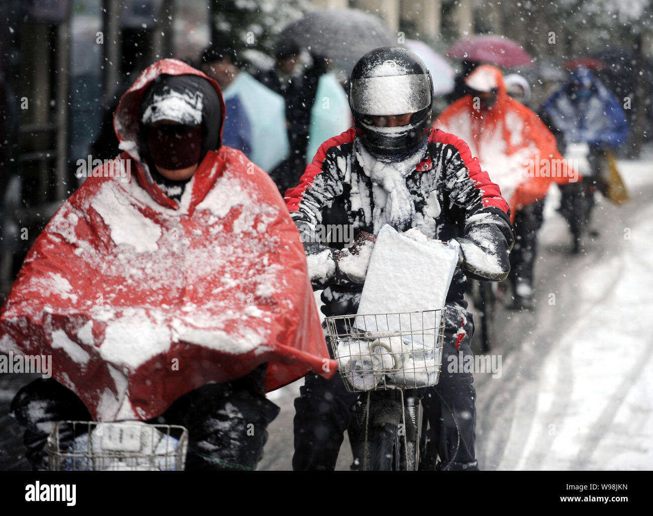 Heavy snowfall in shanghai hi-res stock photography and images - Alamy