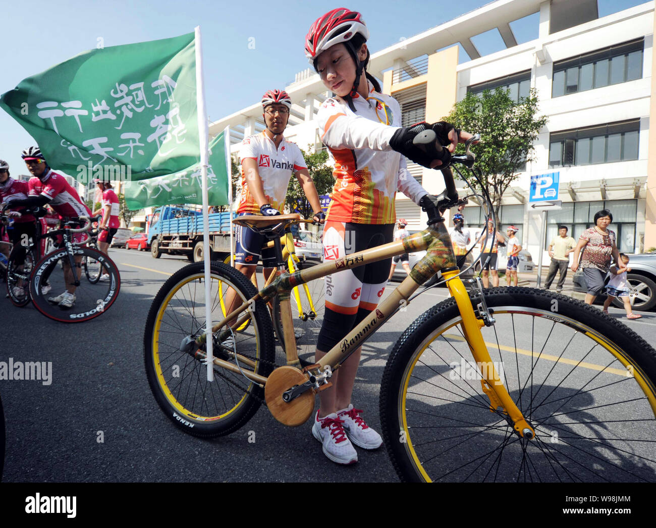 Bamboo bikes hi-res stock photography and images - Alamy