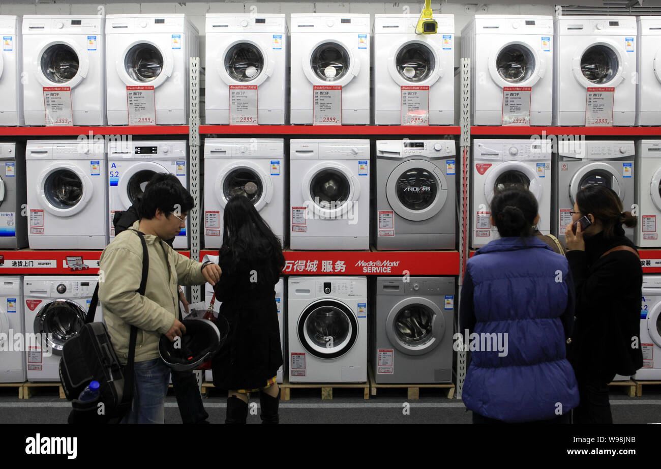 --FILE--Customers shop for cylinder washing machines at a Media Markt ...