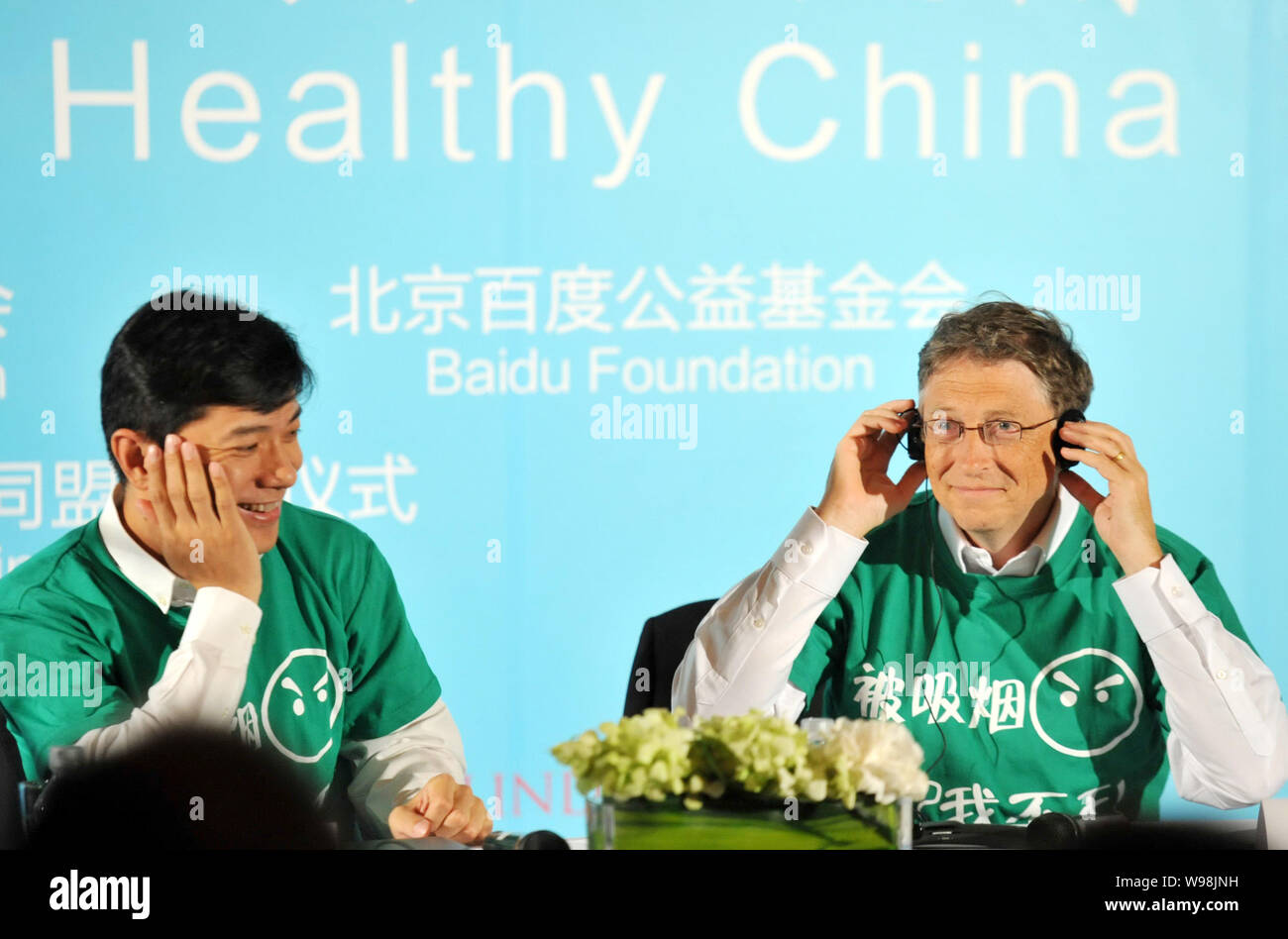 Microsoft Chairman Bill Gates and Baidu CEO Robin Li (Li Yanhong ...