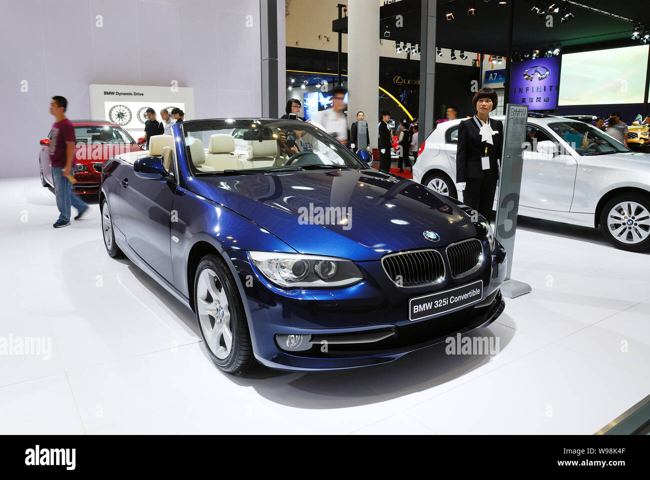 Bmw 325i hi-res stock photography and images - Alamy