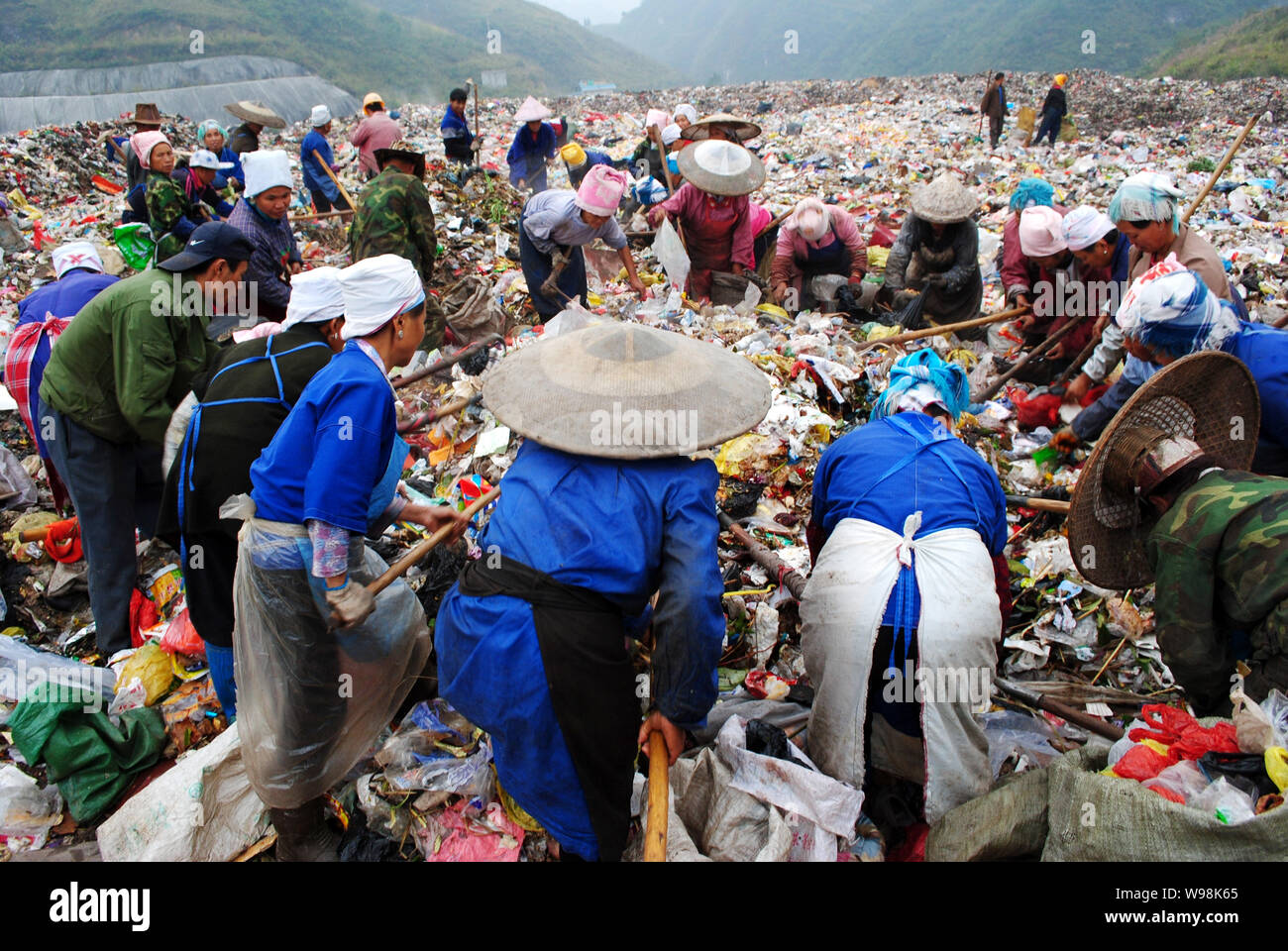 --FILE--Chinese scavengers pick valuable things at a garbage dump on ...