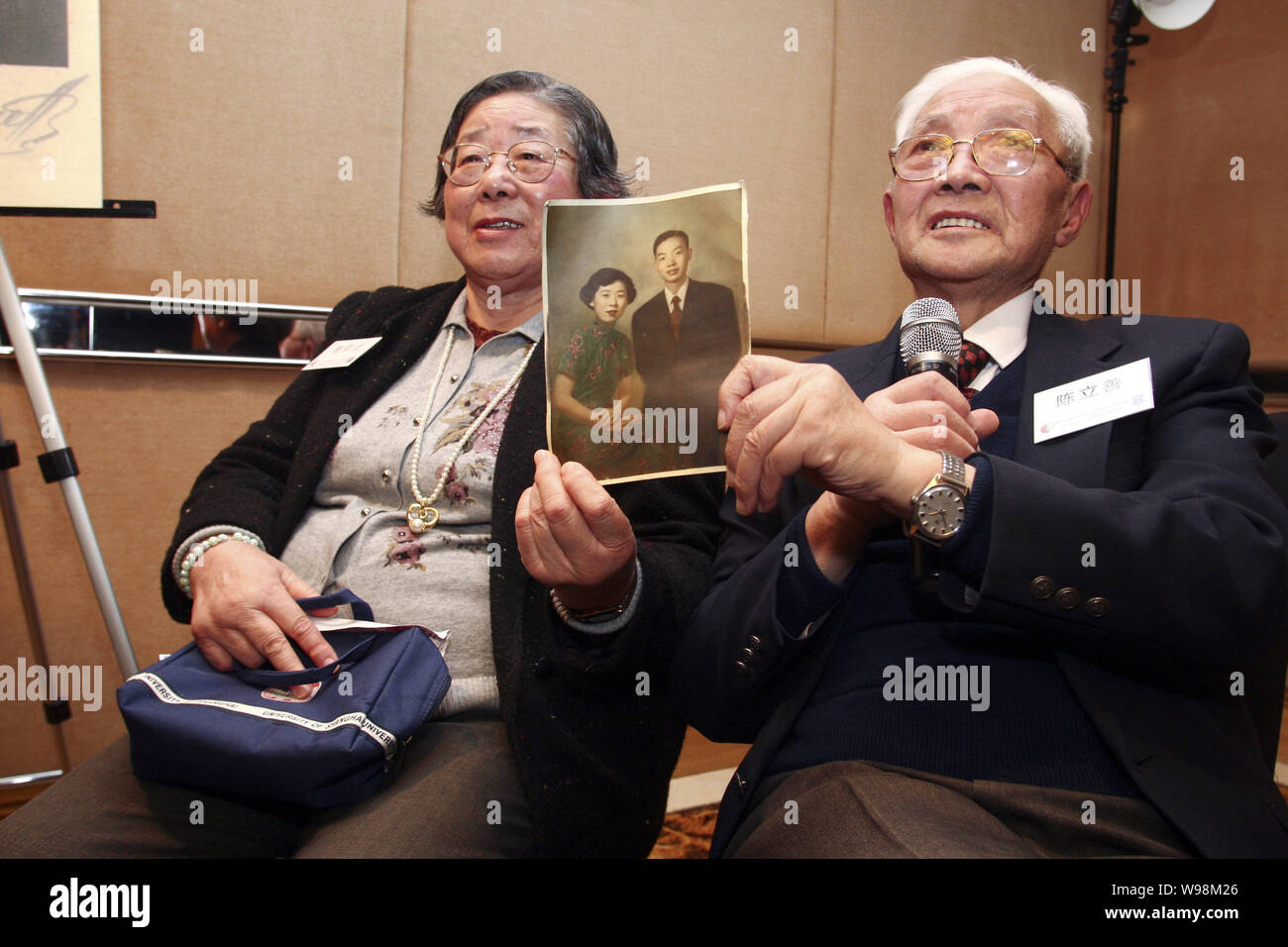 Cao Lizhen, 82, and her husband Chen Lishan, 83, show their old photo ...