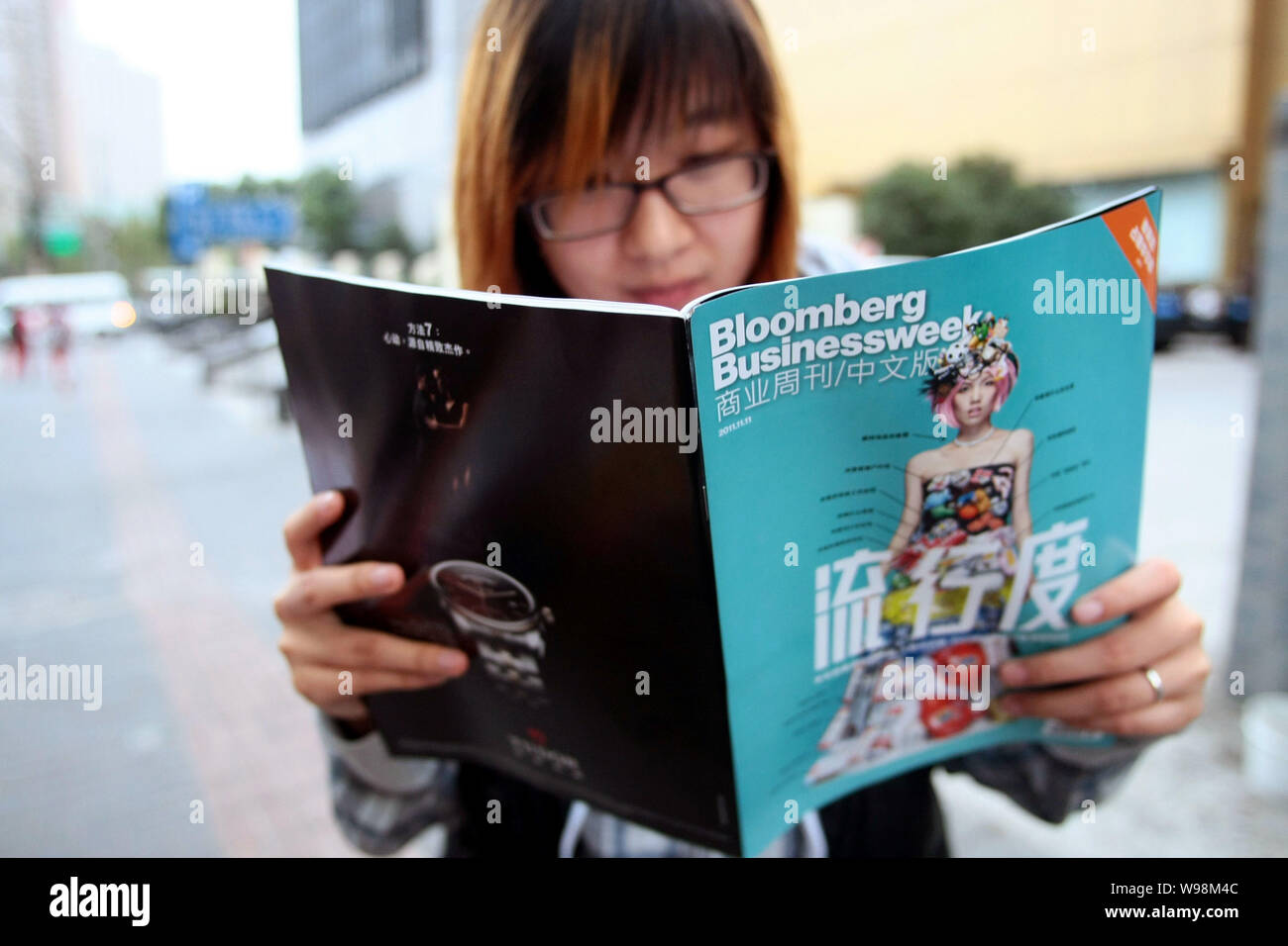 Shanghai woman magazine hi-res stock photography and images - Alamy