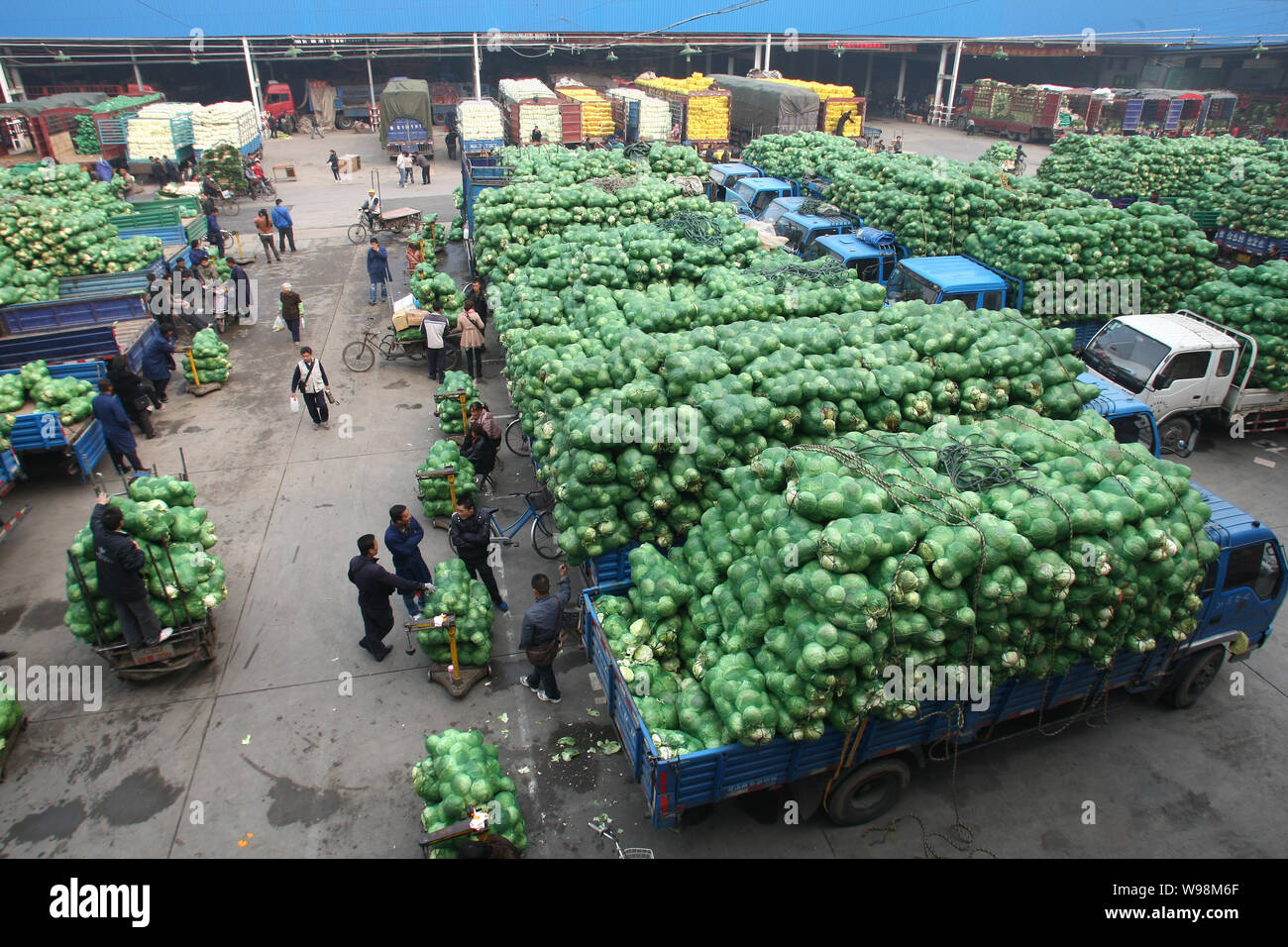 Shanghai farmers market hi-res stock photography and images - Alamy