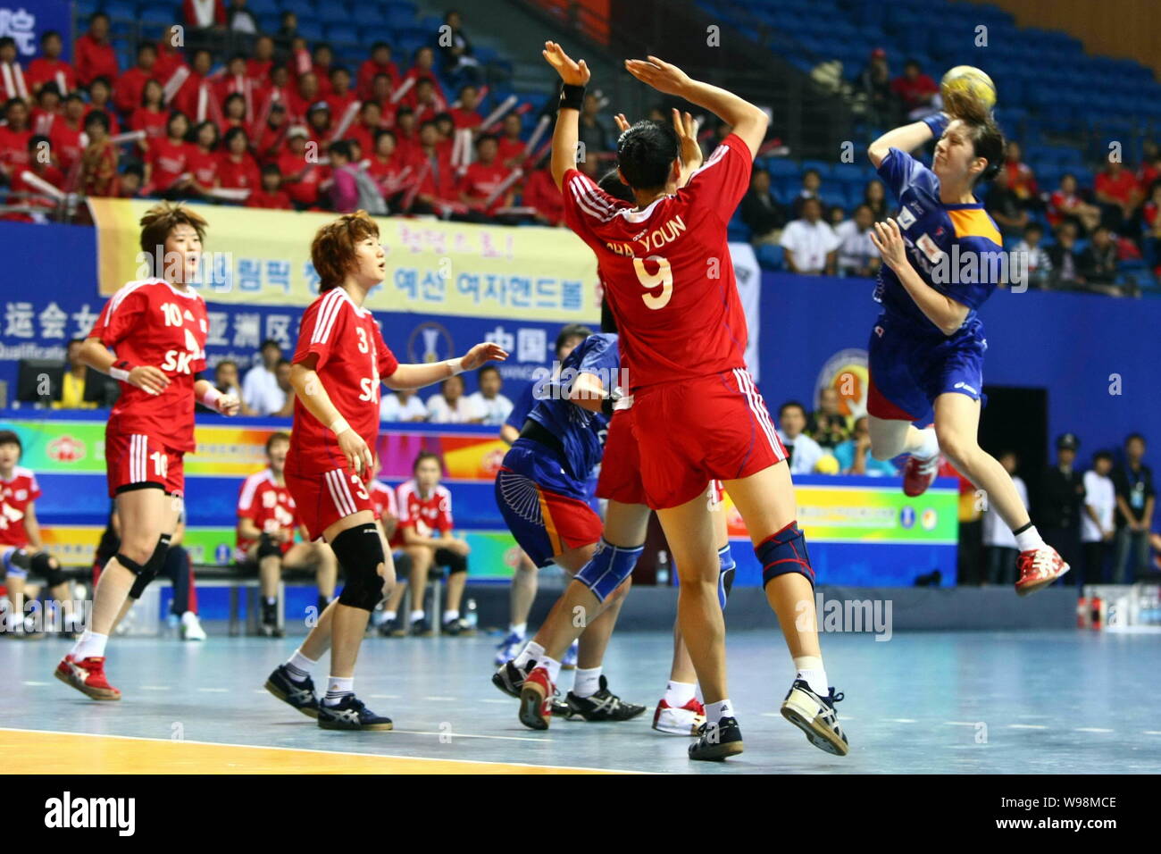 Chinese handball hi-res stock photography and images - Alamy