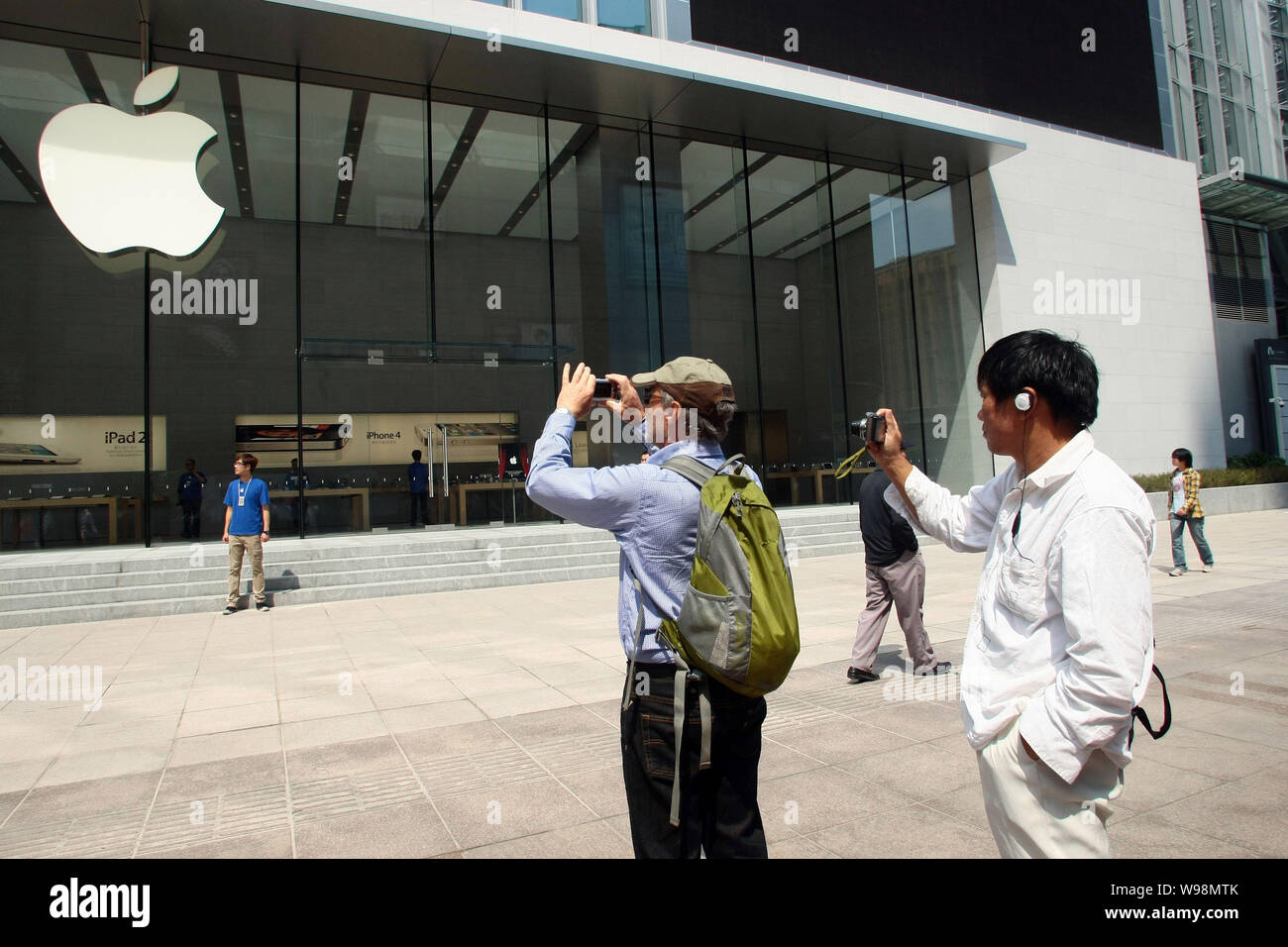 People take pictures of an Apple Store on Nanjing Road, Shanghai, China ...