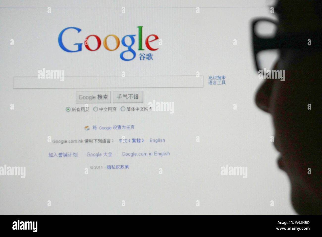 --FILE--A Chinese Internet user browses the Chinese website of Google ...