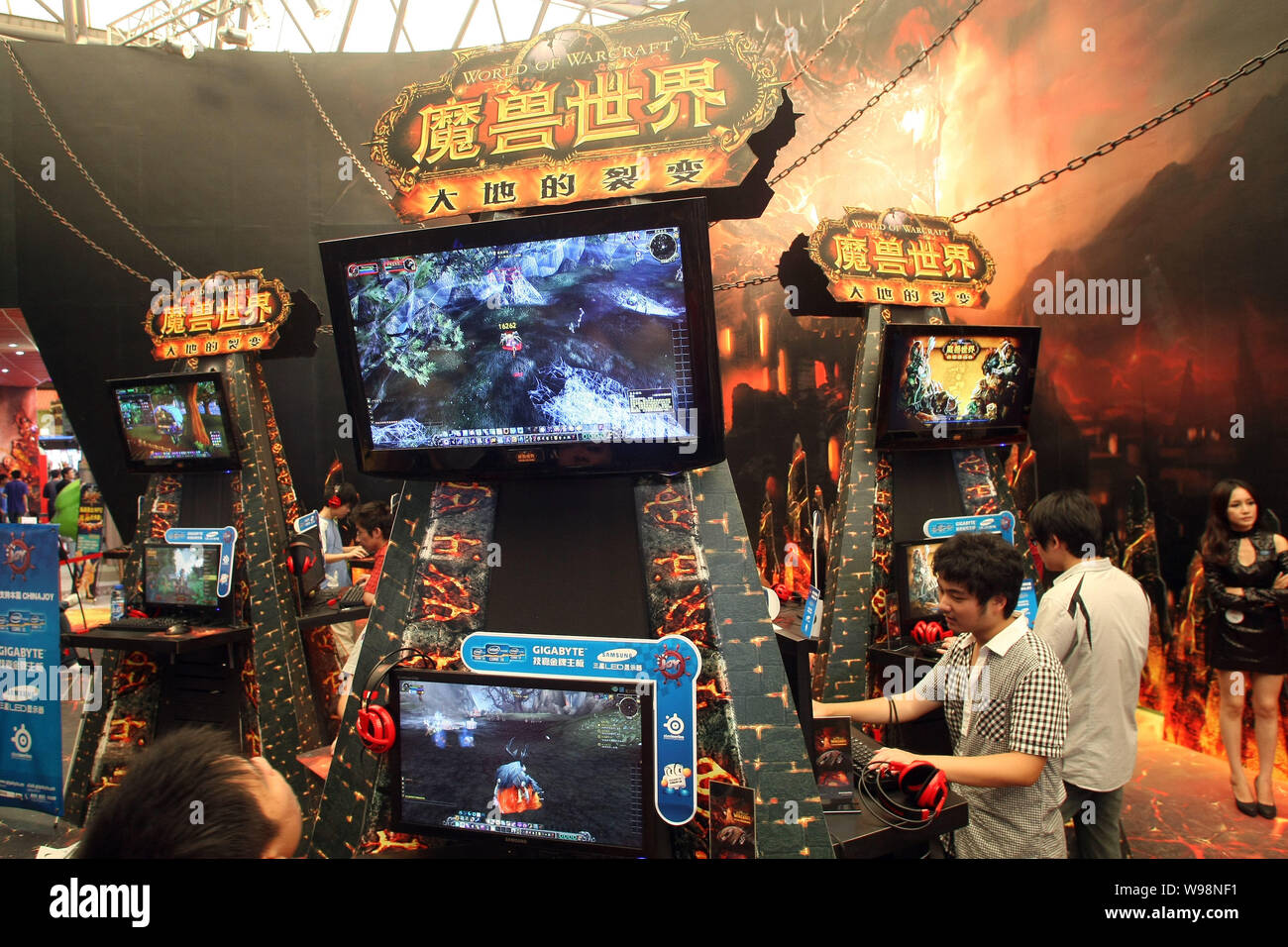 Visitors are playing online game at the booth of World of Warcraft ...