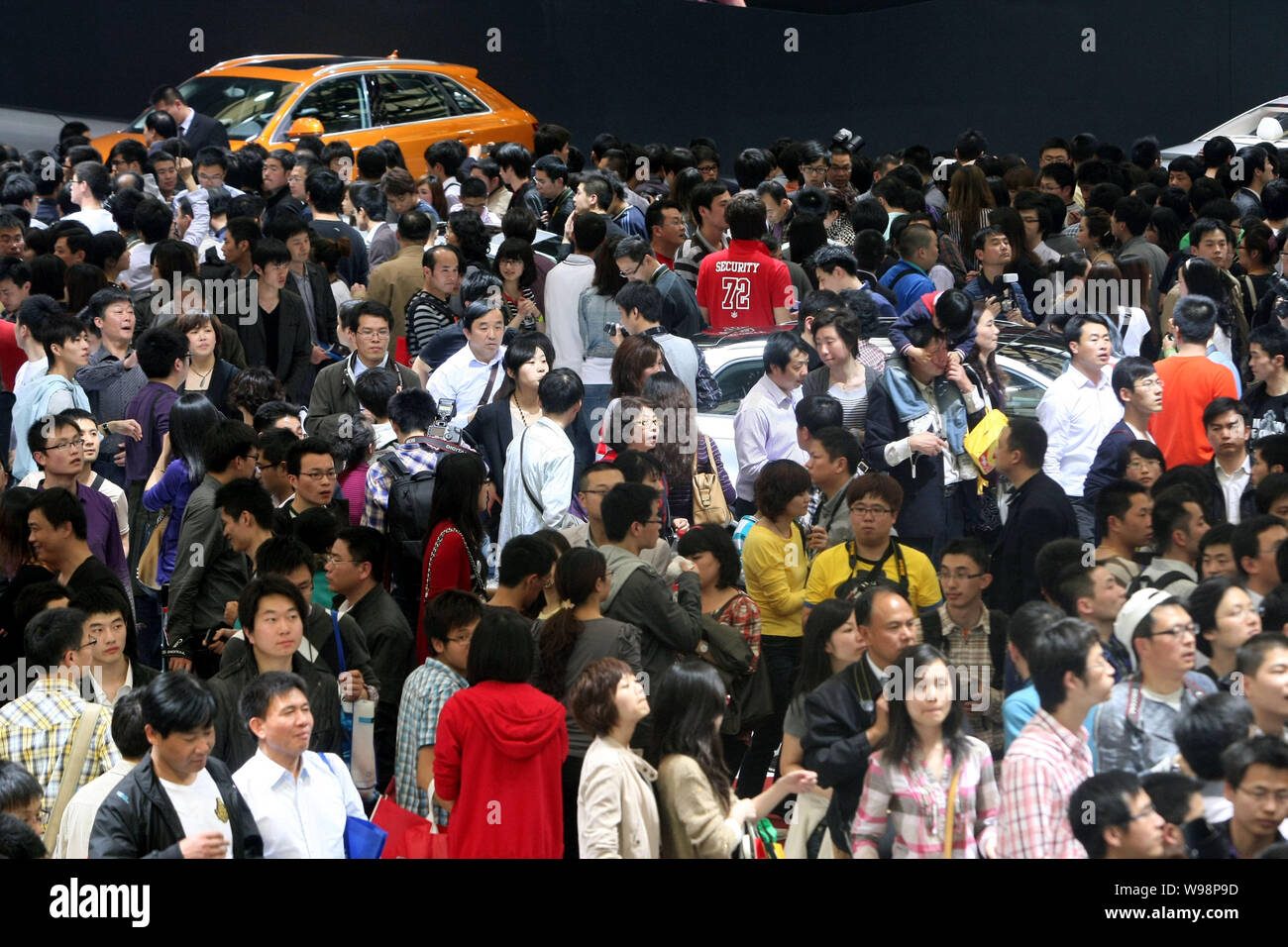 Visitors crowd booths at the 14th Shanghai International Automobile ...