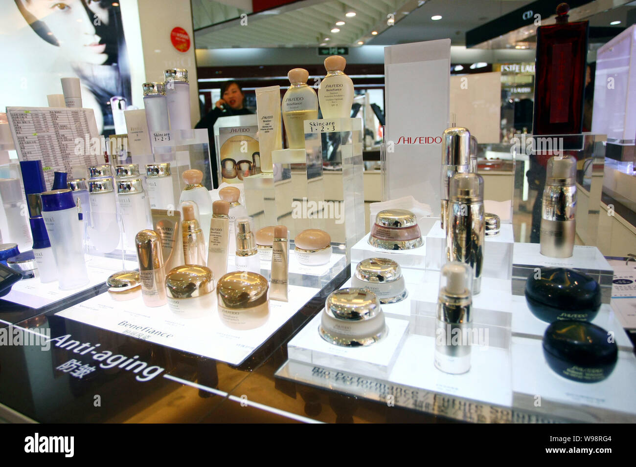 Cosmetics shopping china hi-res stock photography and images - Alamy