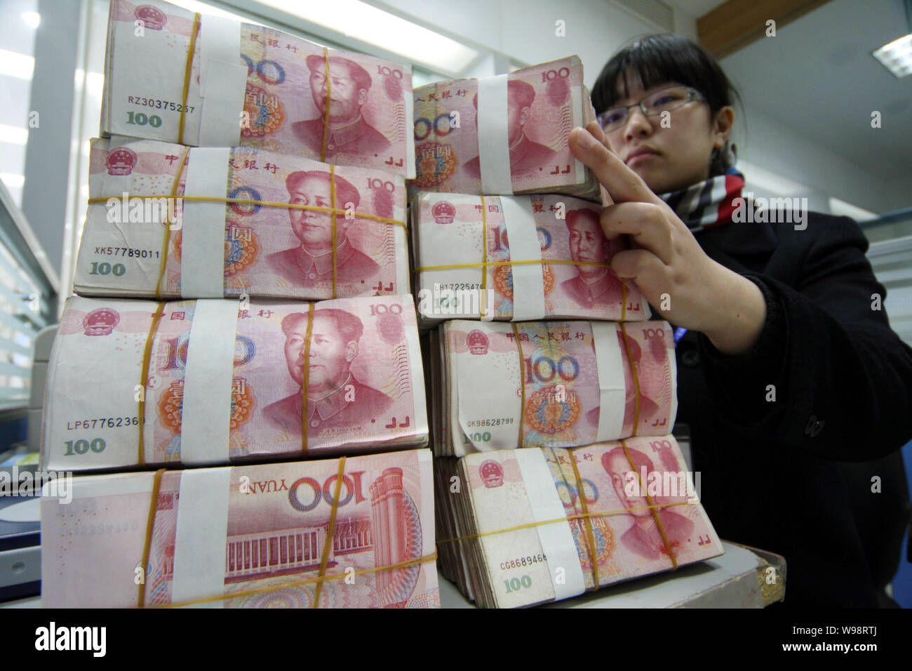 Lend money chinese hi-res stock photography and images - Alamy