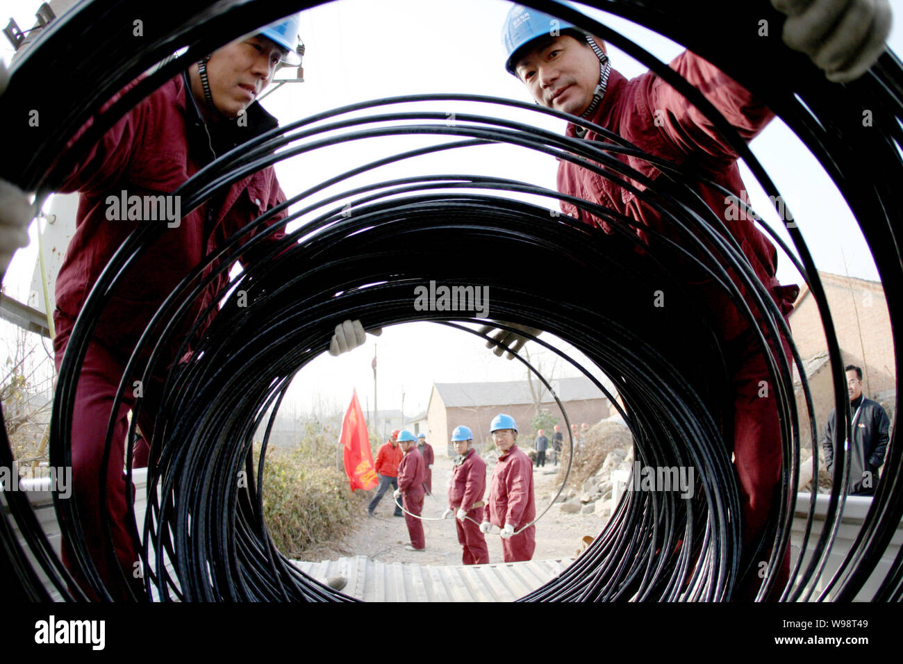 Electricians at work in china hi-res stock photography and images - Alamy