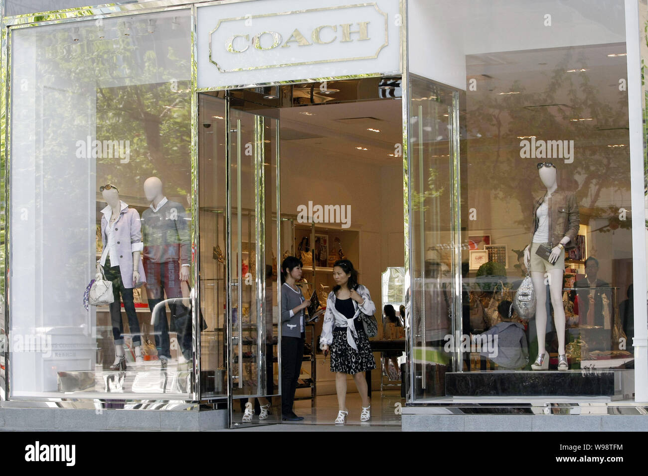 High end coach hi-res stock photography and images - Alamy