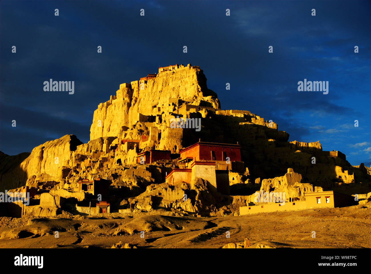 Zanda chinas tibet autonomous region hi-res stock photography and ...