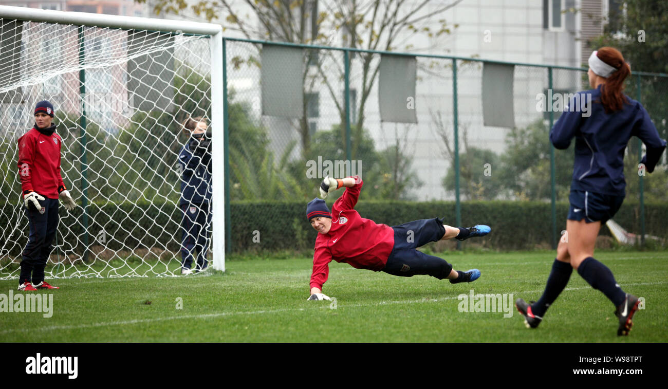 Football players of the U.S. national womens soccer team practise ...