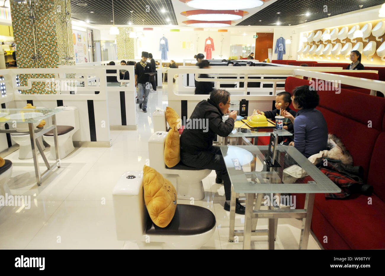 Toilet themed restaurant hi-res stock photography and images - Alamy