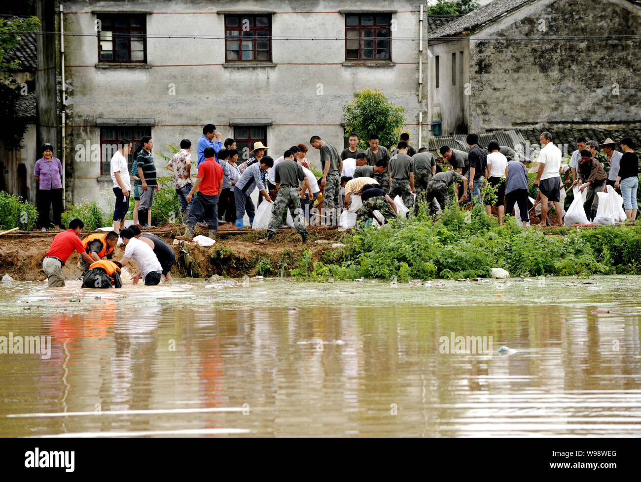 Dike china flood hi-res stock photography and images - Alamy