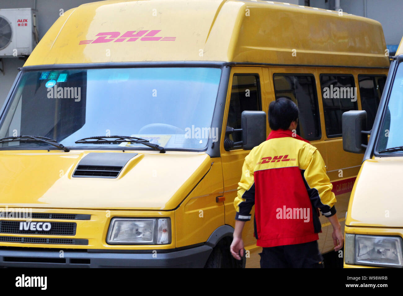Deutsche dhl van hi-res stock photography and images - Alamy