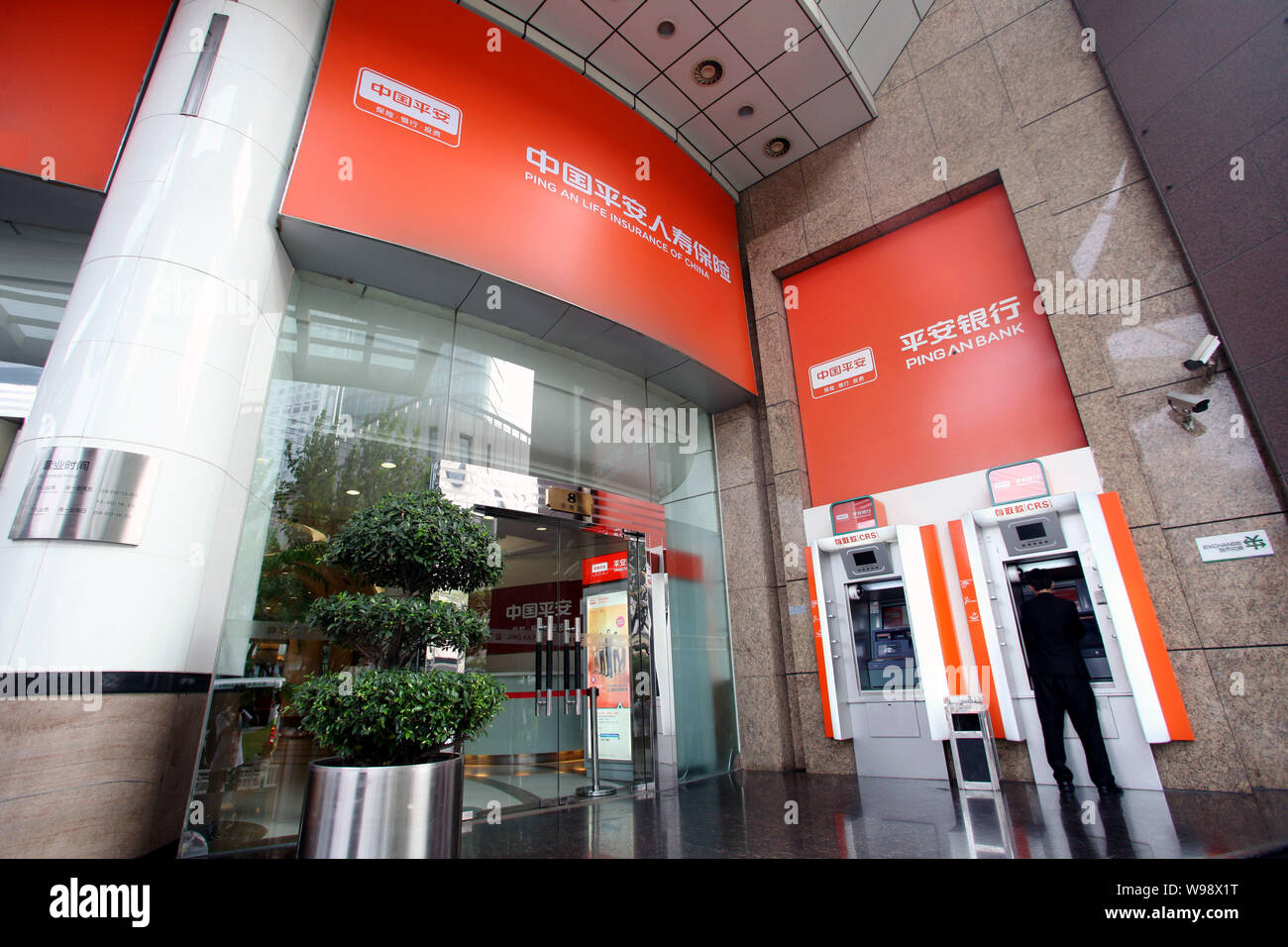 Earning raise hi-res stock photography and images - Alamy