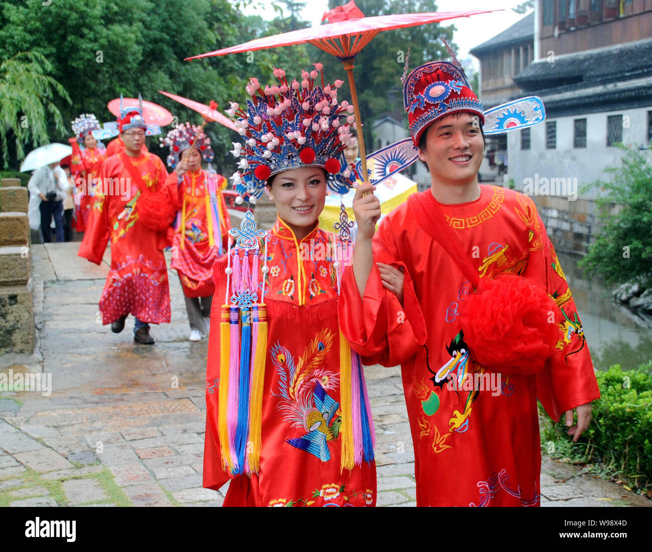 Chinese brides and grooms dressed in the traditional wedding costumes ...