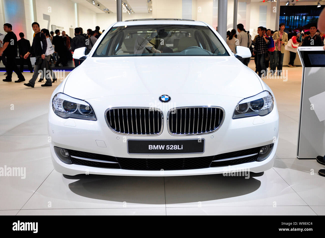 --FILE--The BMW 528Li is displayed at the 14th Shanghai International Automobile Industry ...