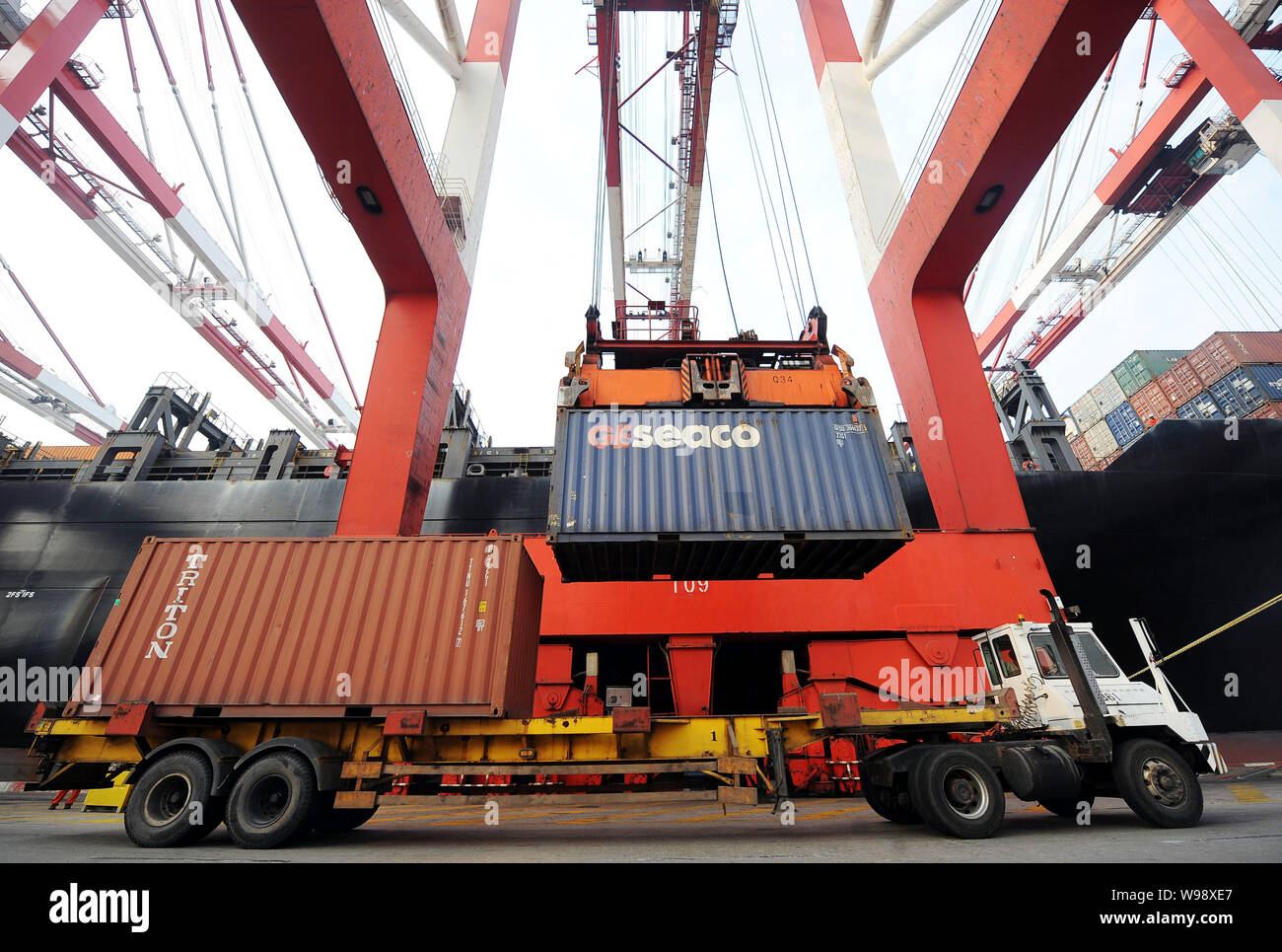 Waigaoqiao terminal hi-res stock photography and images - Alamy