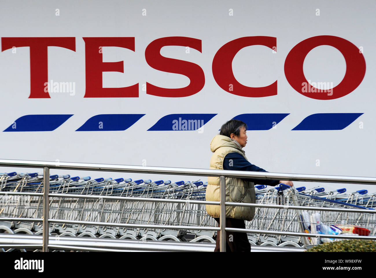 Shanghai tesco hi-res stock photography and images - Alamy